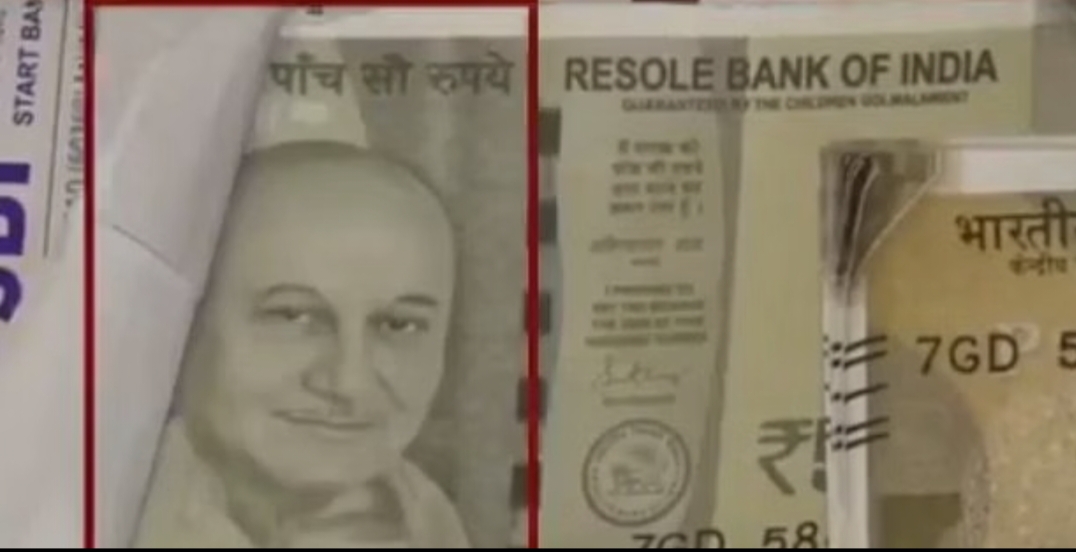 Bought real gold by paying fake notes... Anupam Kher's picture instead ...
