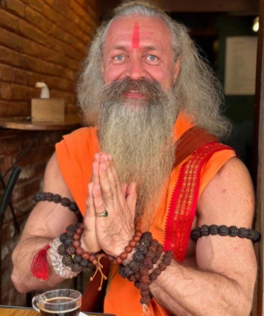 BIG NEWS! 7-Foot tall ‘Muscular Baba’ at the Maha Kumbh Mela TAXCONCEPT